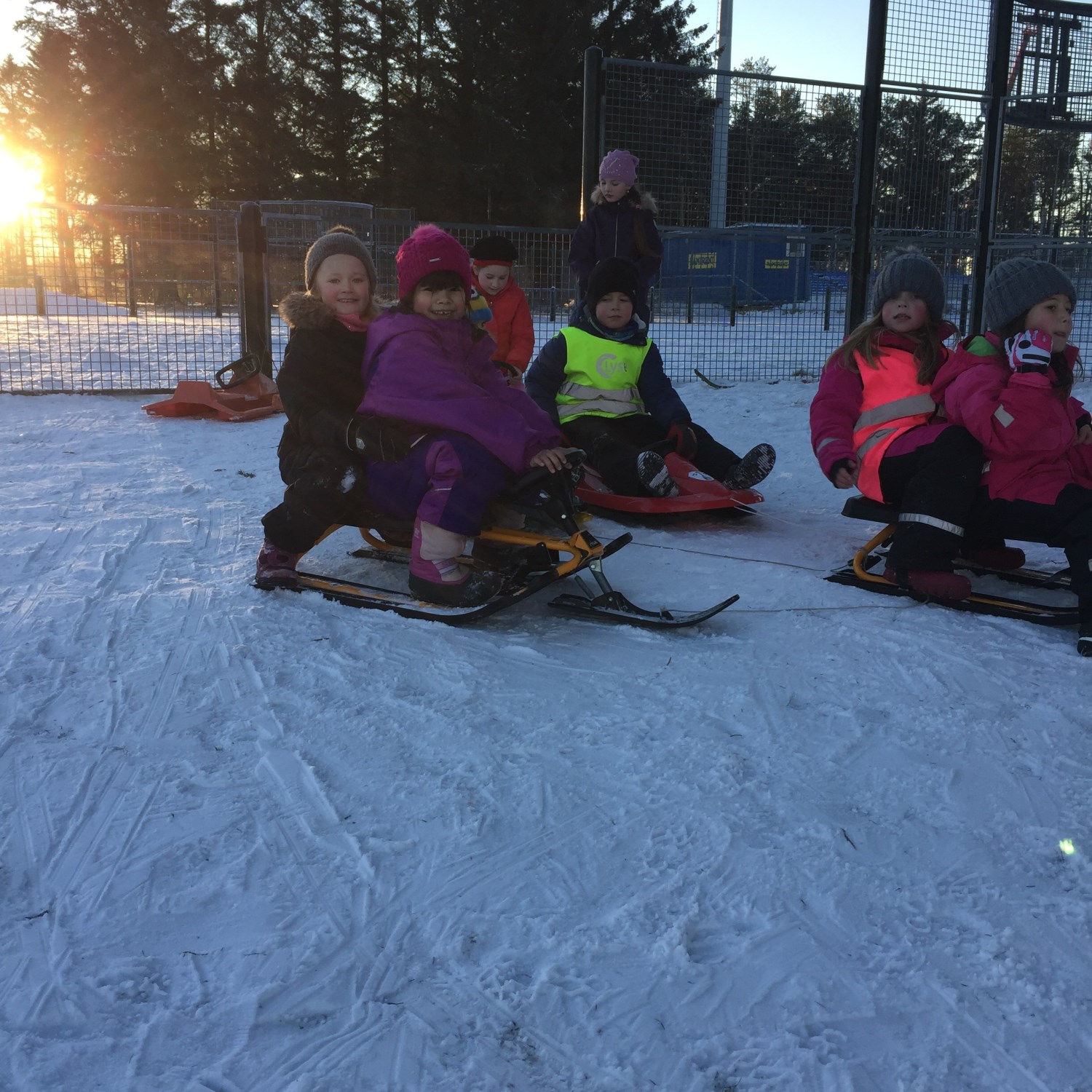 Trones skole - 2.TRINN PÅ AKETUR